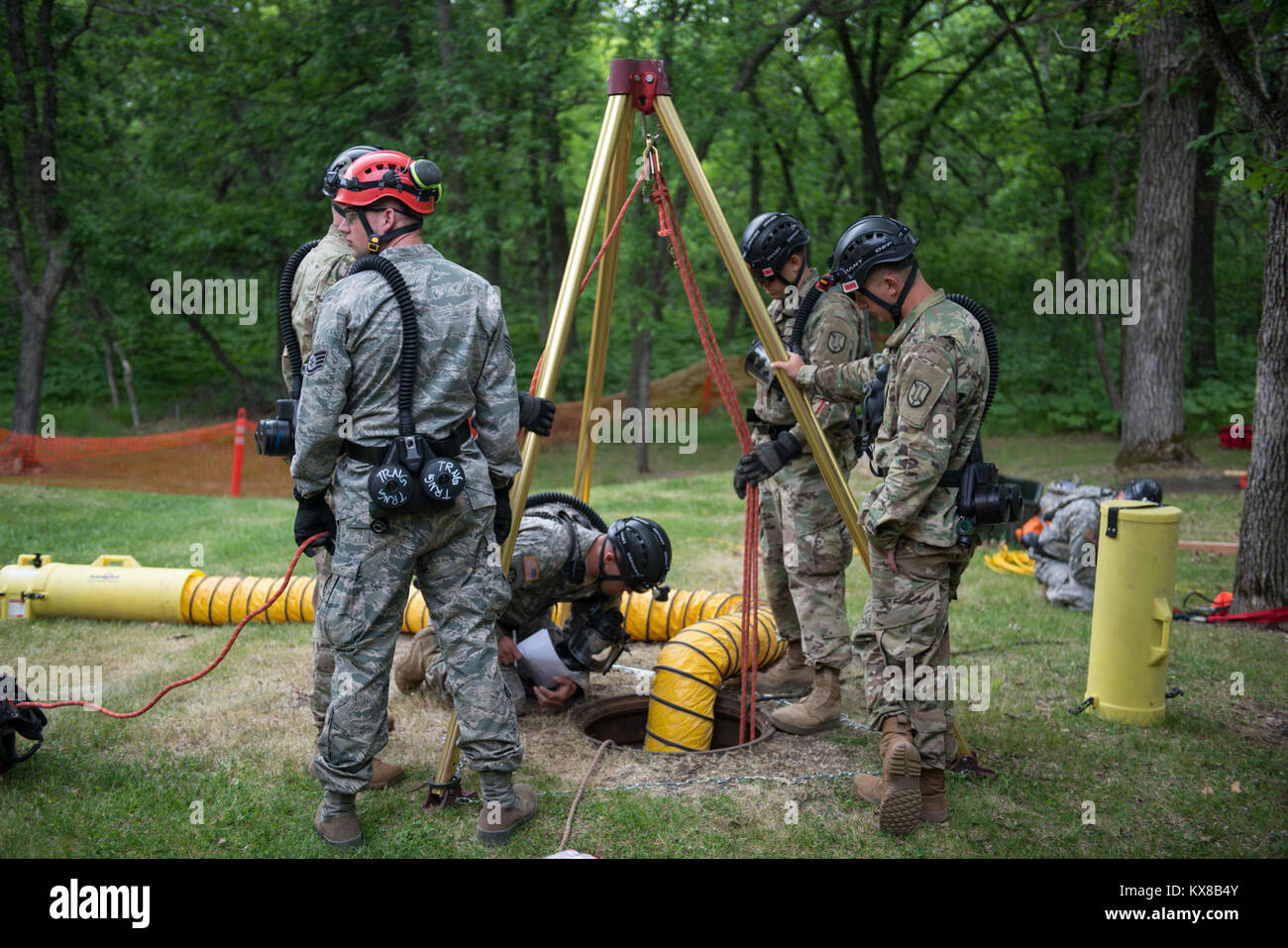 Soldiers from the Utah National Guard and FEMA Region VIII Homeland ...