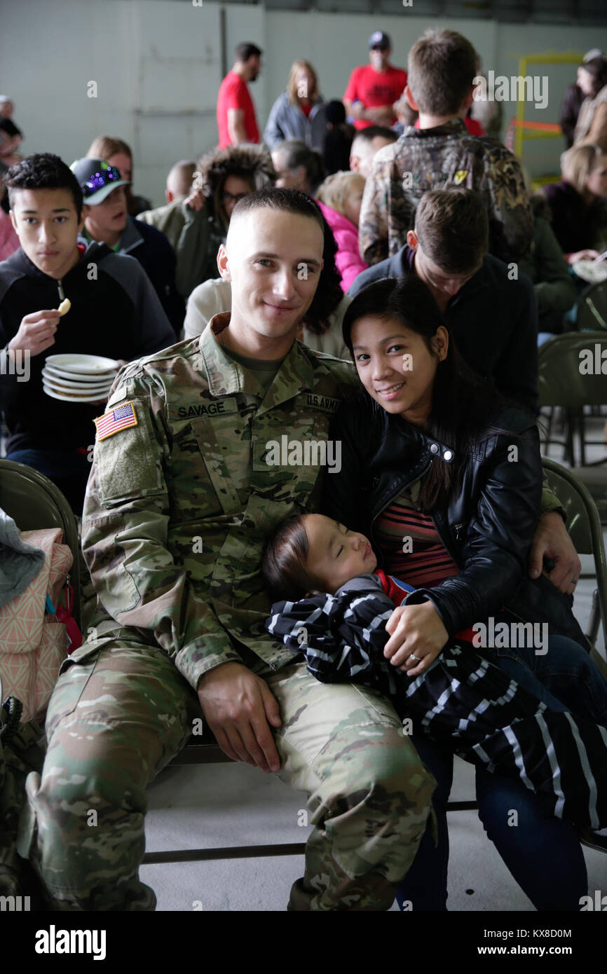 US Army National Guard farewell to family and friends before leaving ...