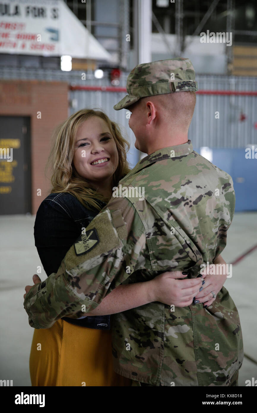 US Army National Guard farewell to family and friends before leaving ...