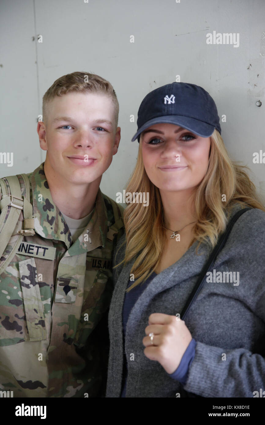 US Army National Guard farewell to family and friends before leaving ...