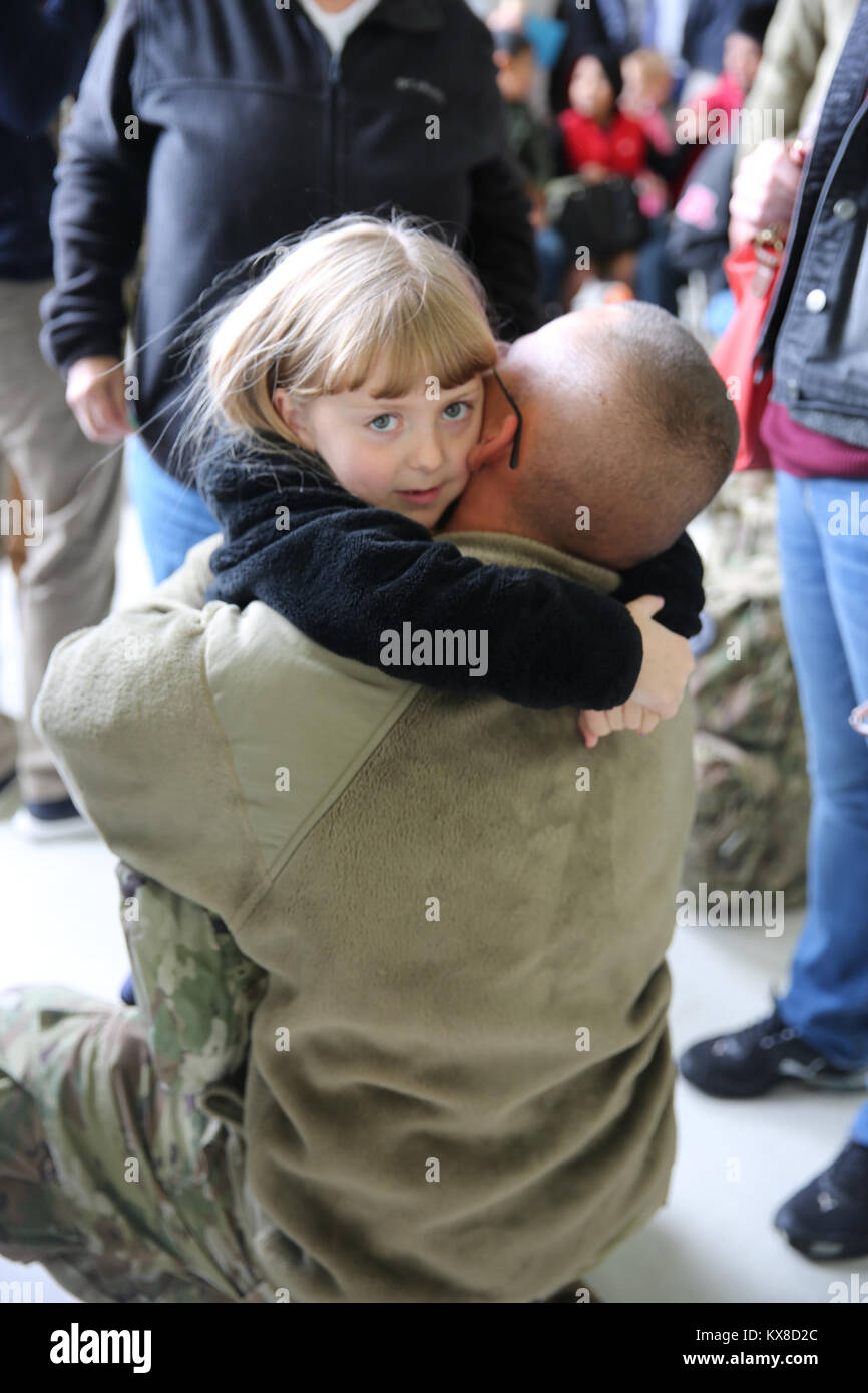 US Army National Guard farewell to family and friends before leaving ...