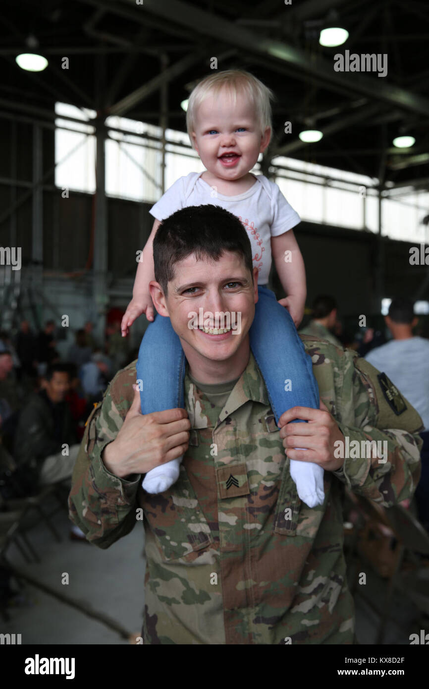 US Army National Guard farewell to family and friends before leaving ...