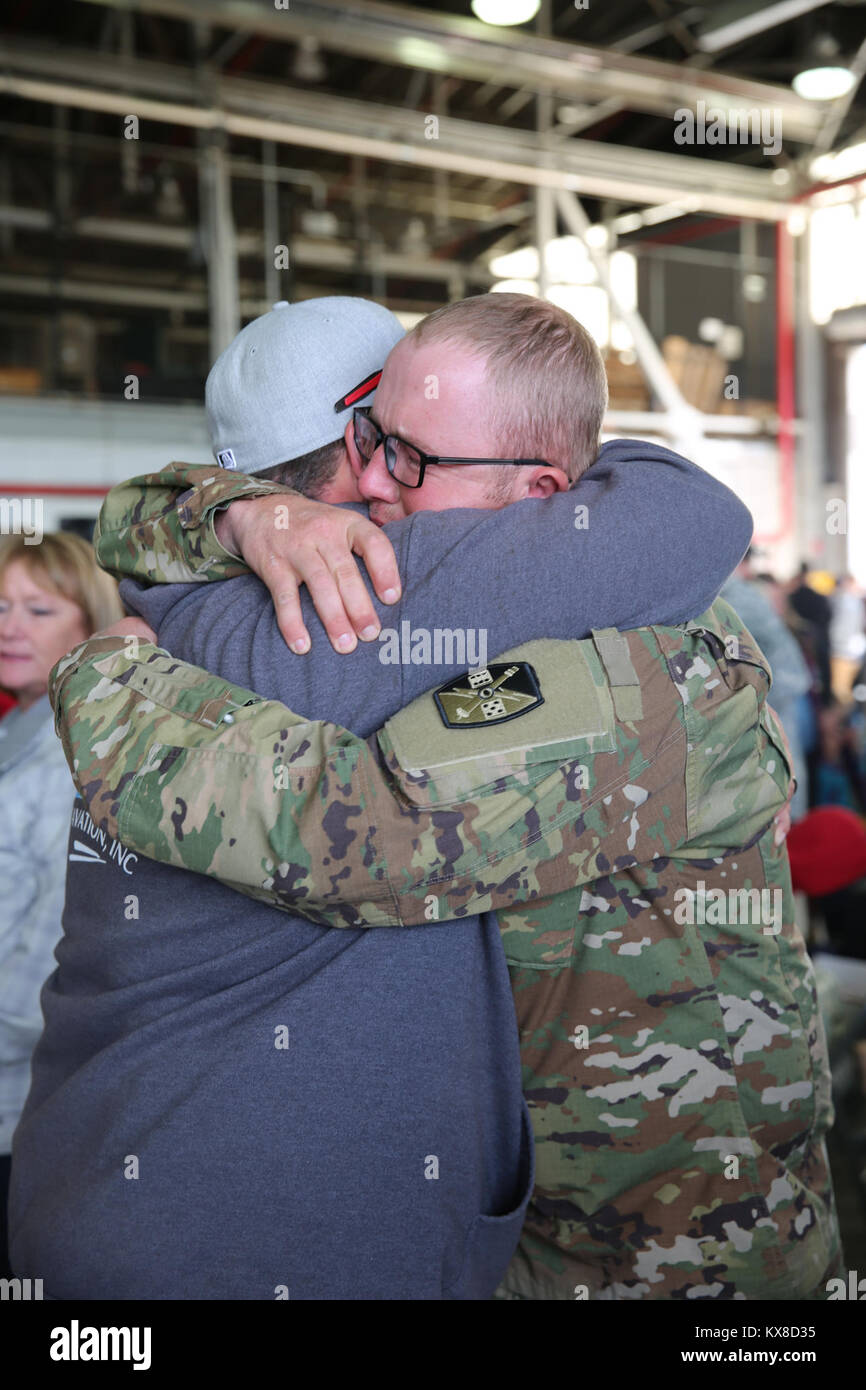 US Army National Guard farewell to family and friends before leaving ...