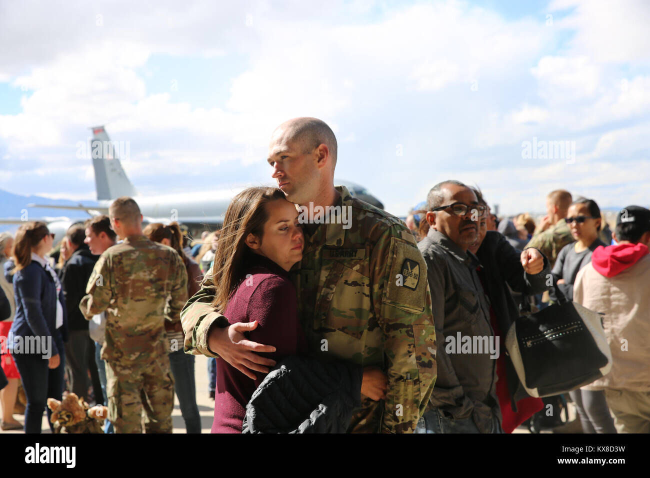 US Army National Guard farewell to family and friends before leaving ...