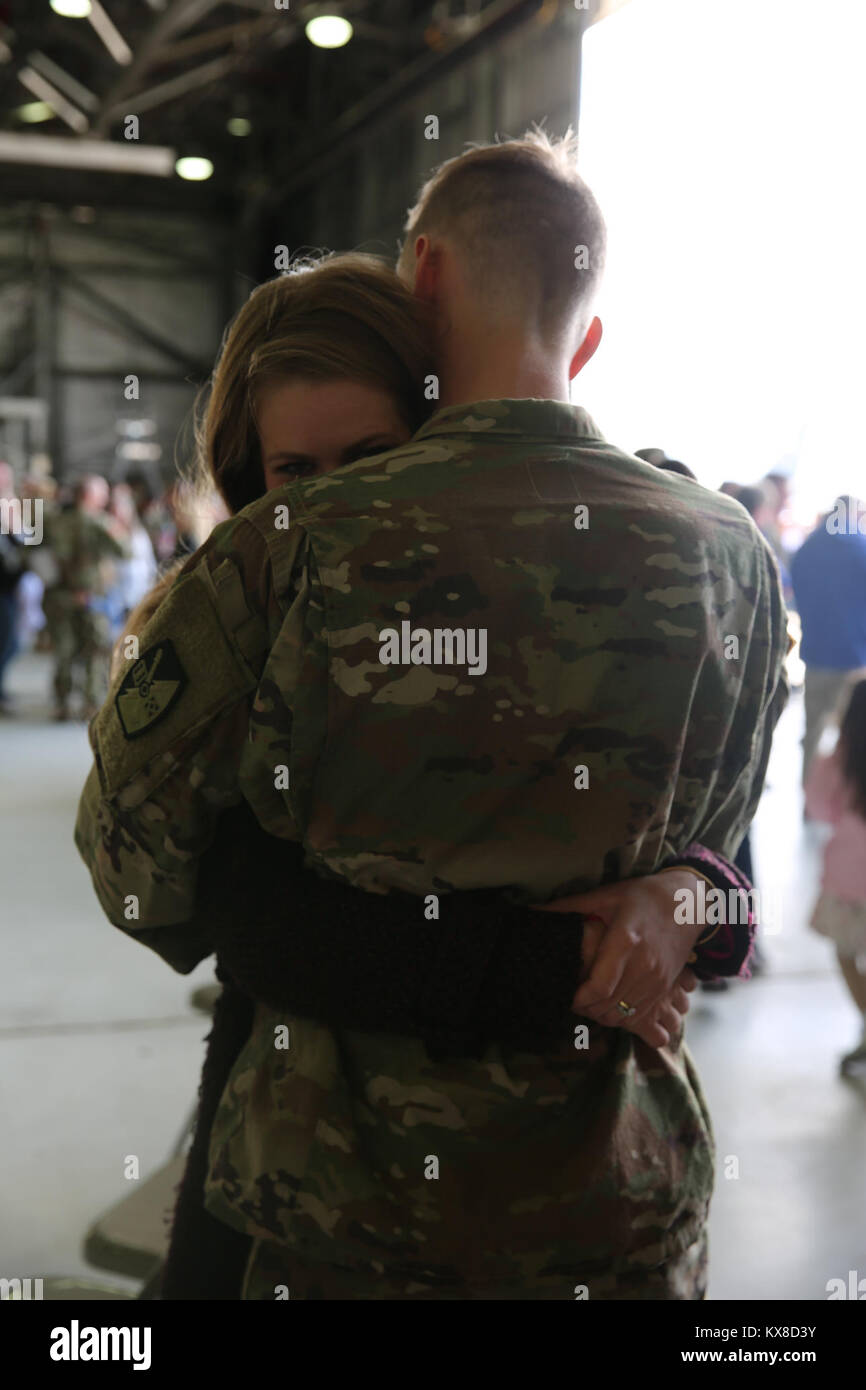 US Army National Guard farewell to family and friends before leaving ...