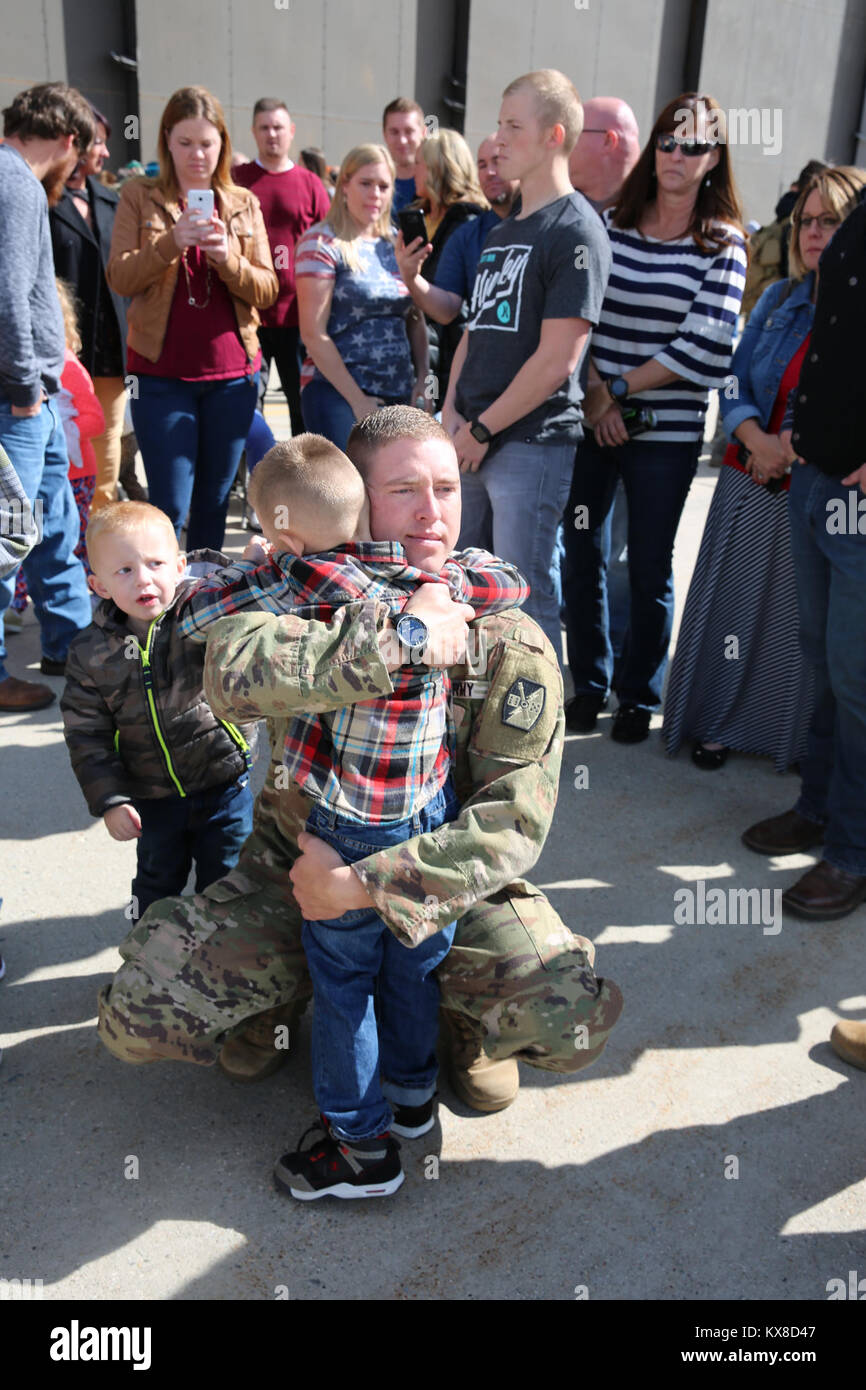 US Army National Guard farewell to family and friends before leaving ...