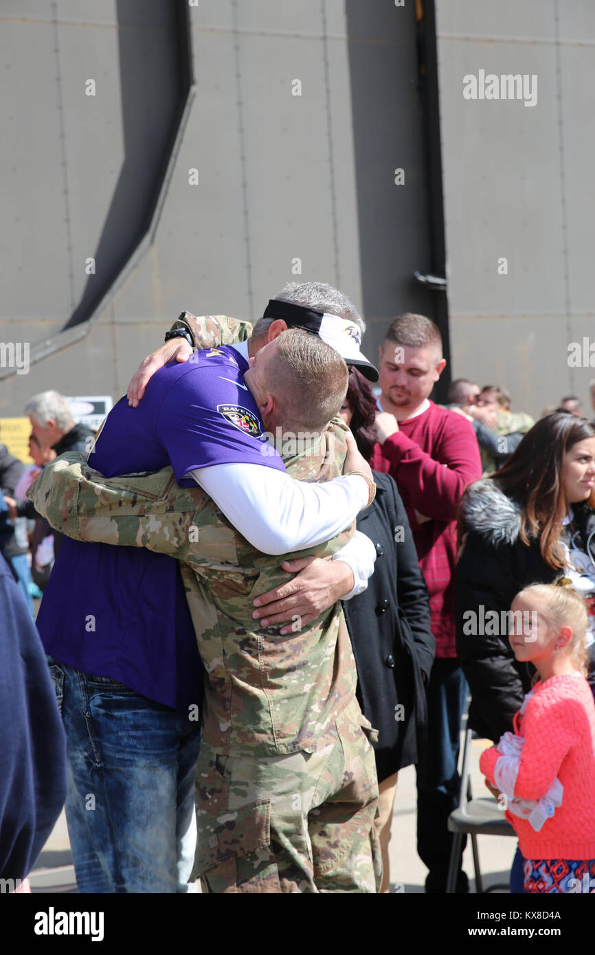 US Army National Guard farewell to family and friends before leaving ...