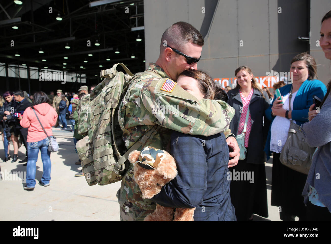 US Army National Guard farewell to family and friends before leaving ...