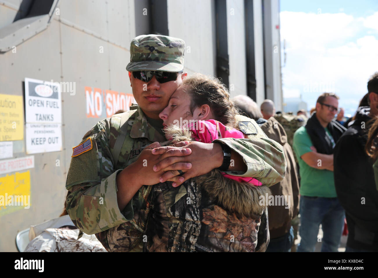 US Army National Guard farewell to family and friends before leaving ...