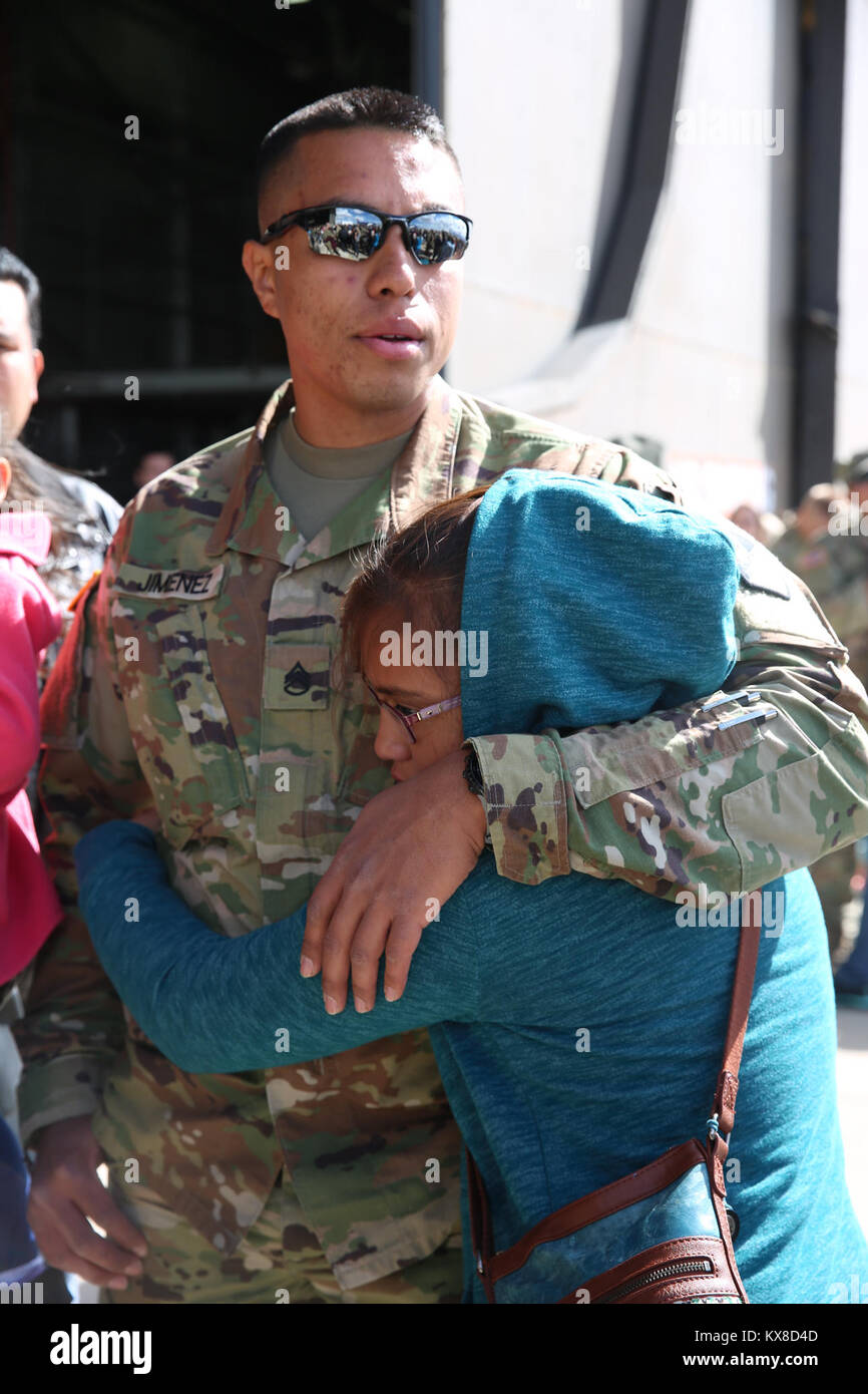 US Army National Guard farewell to family and friends before leaving ...
