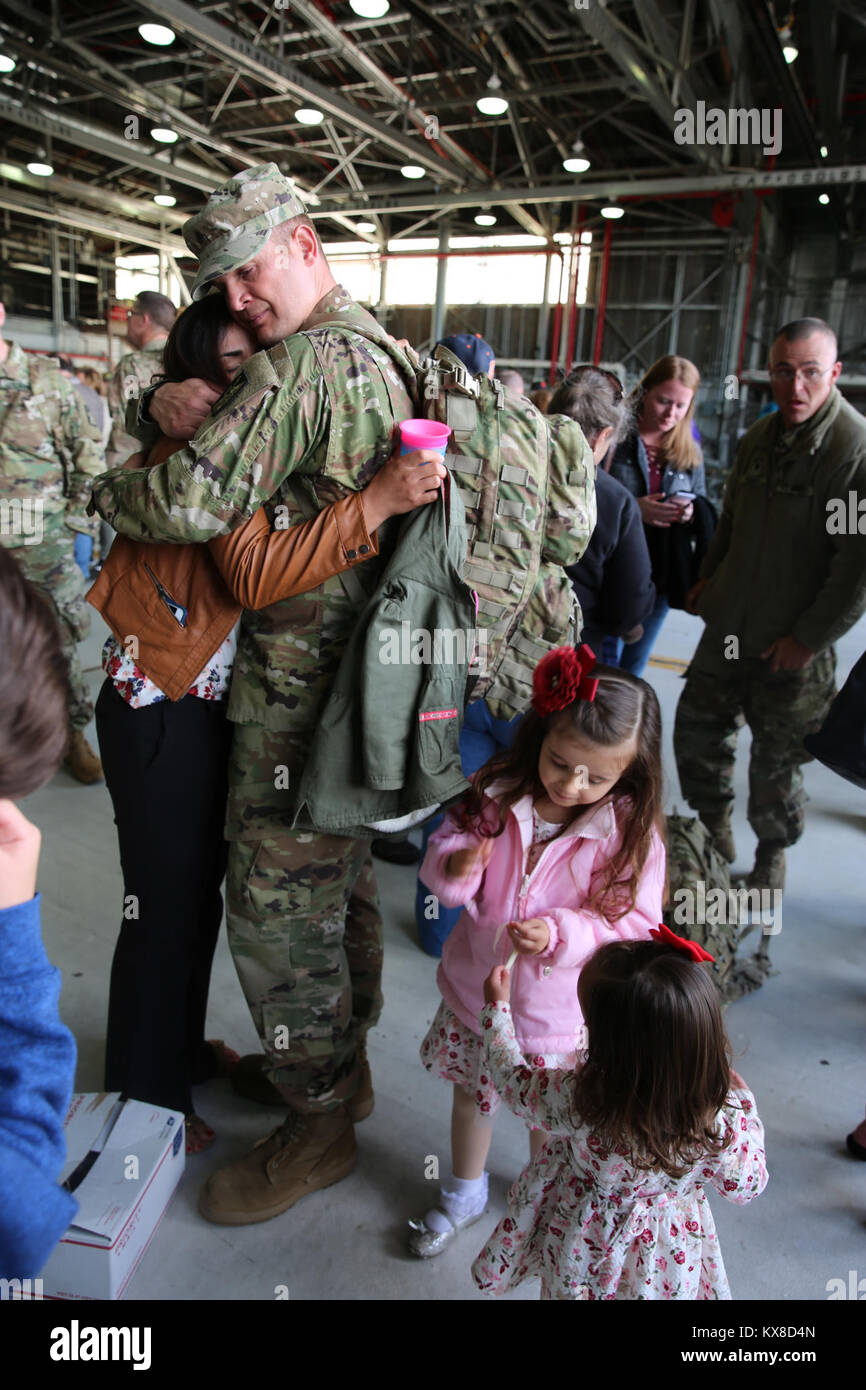 US Army National Guard farewell to family and friends before leaving ...