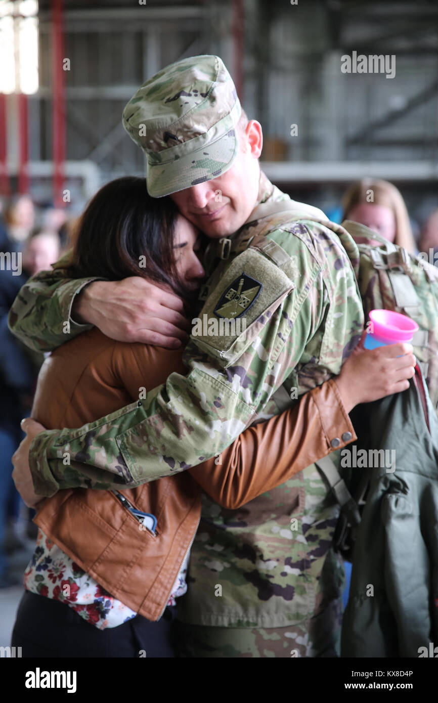 US Army National Guard farewell to family and friends before leaving ...
