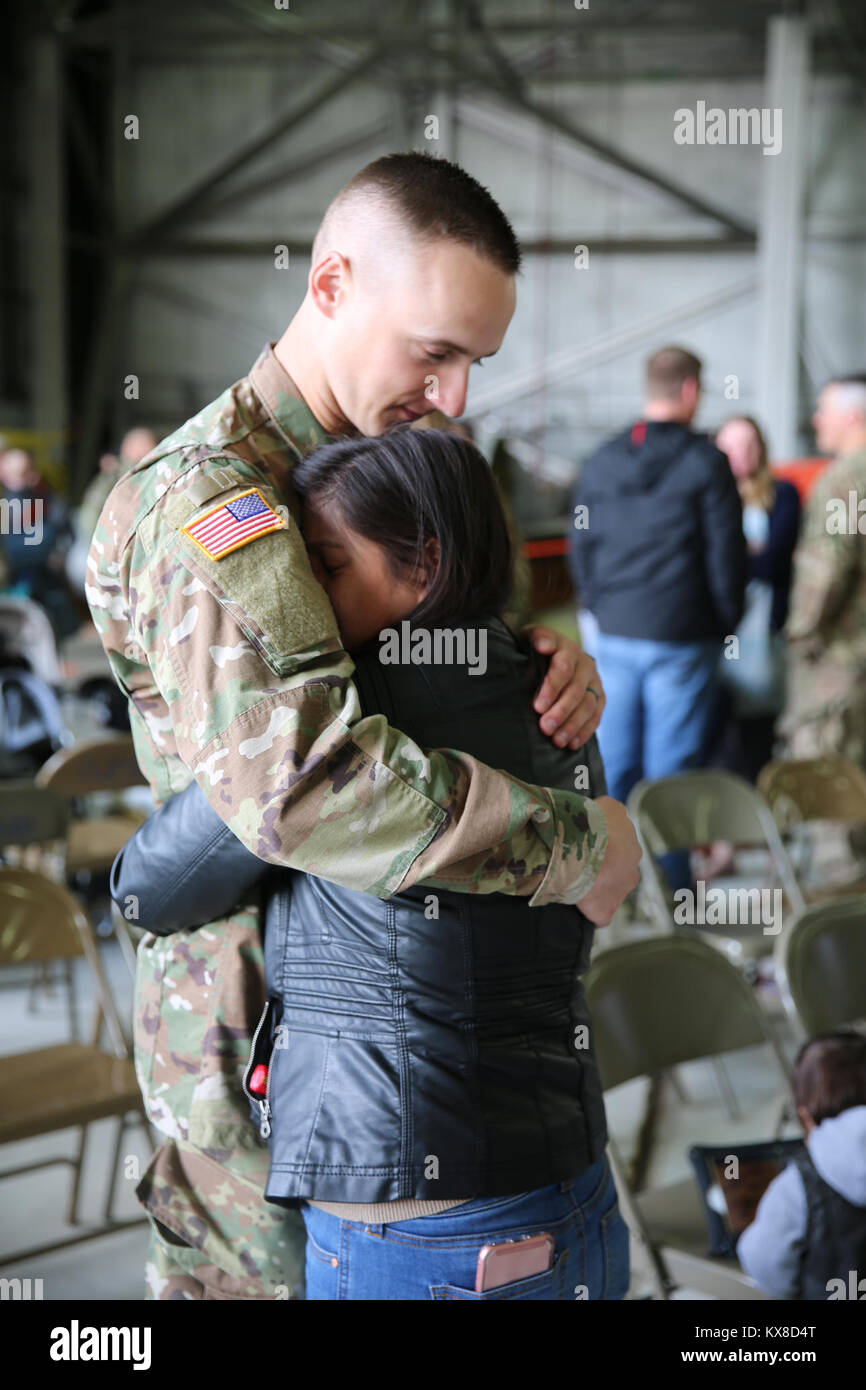 US Army National Guard farewell to family and friends before leaving ...
