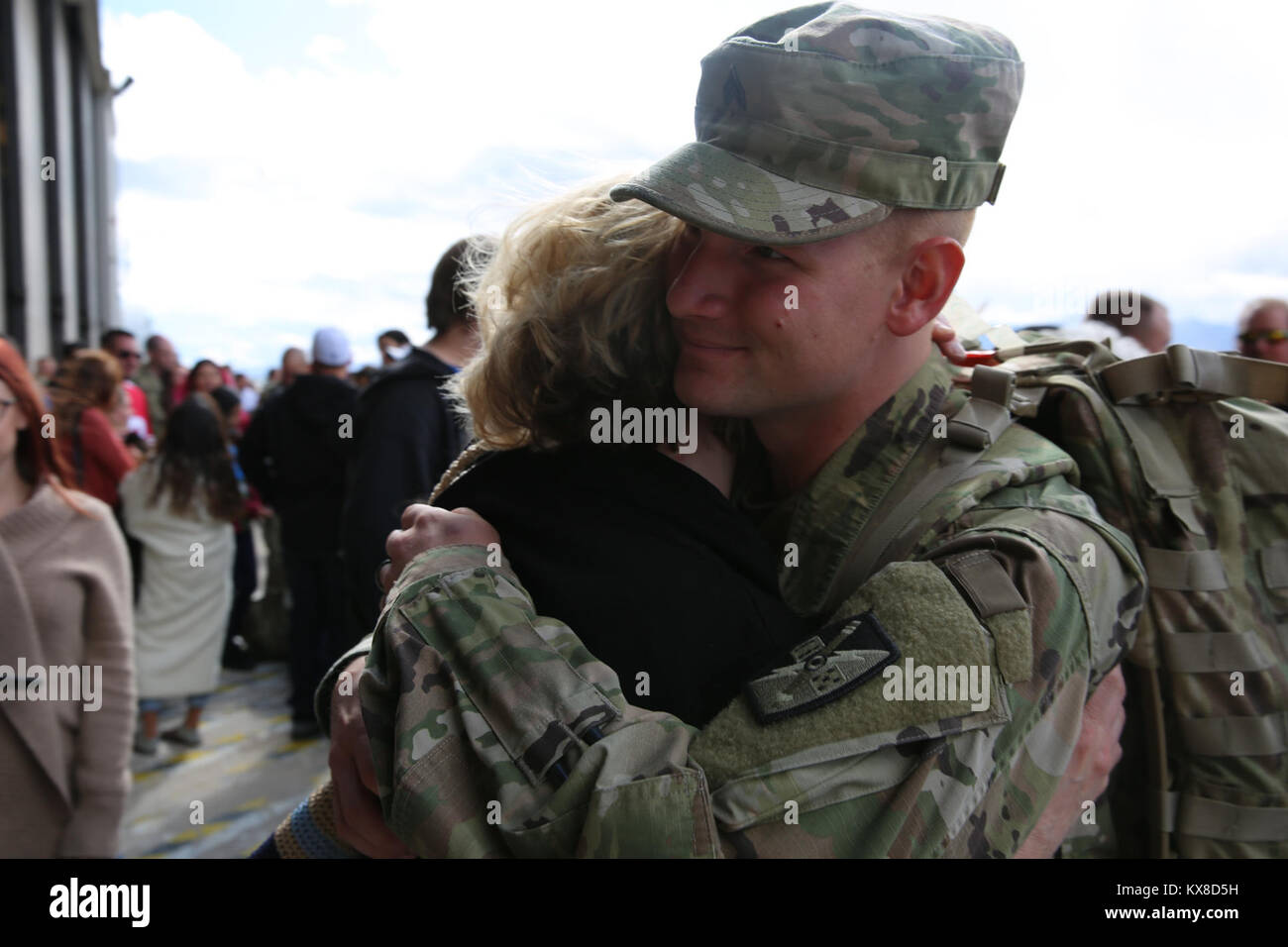 US Army National Guard farewell to family and friends before leaving ...