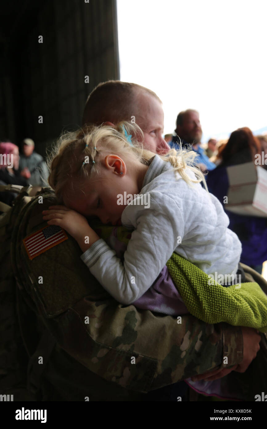 US Army National Guard farewell to family and friends before leaving ...