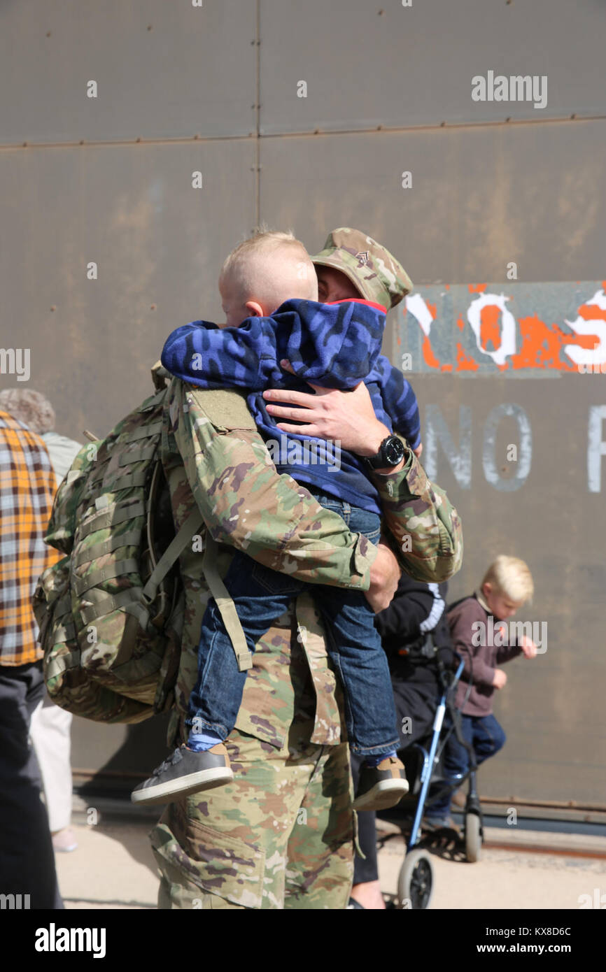 US Army National Guard farewell to family and friends before leaving ...