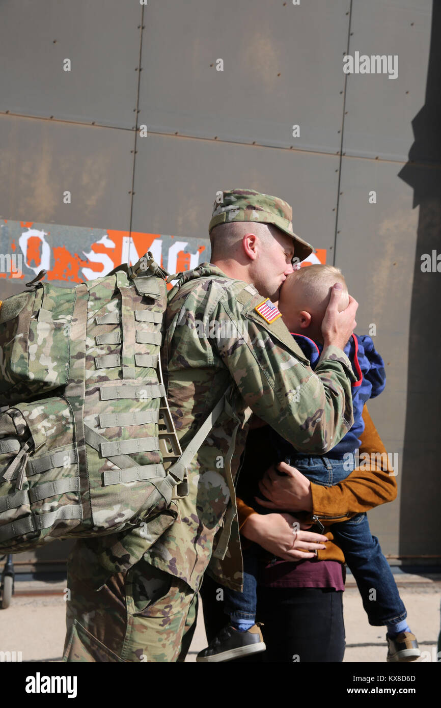 US Army National Guard farewell to family and friends before leaving ...