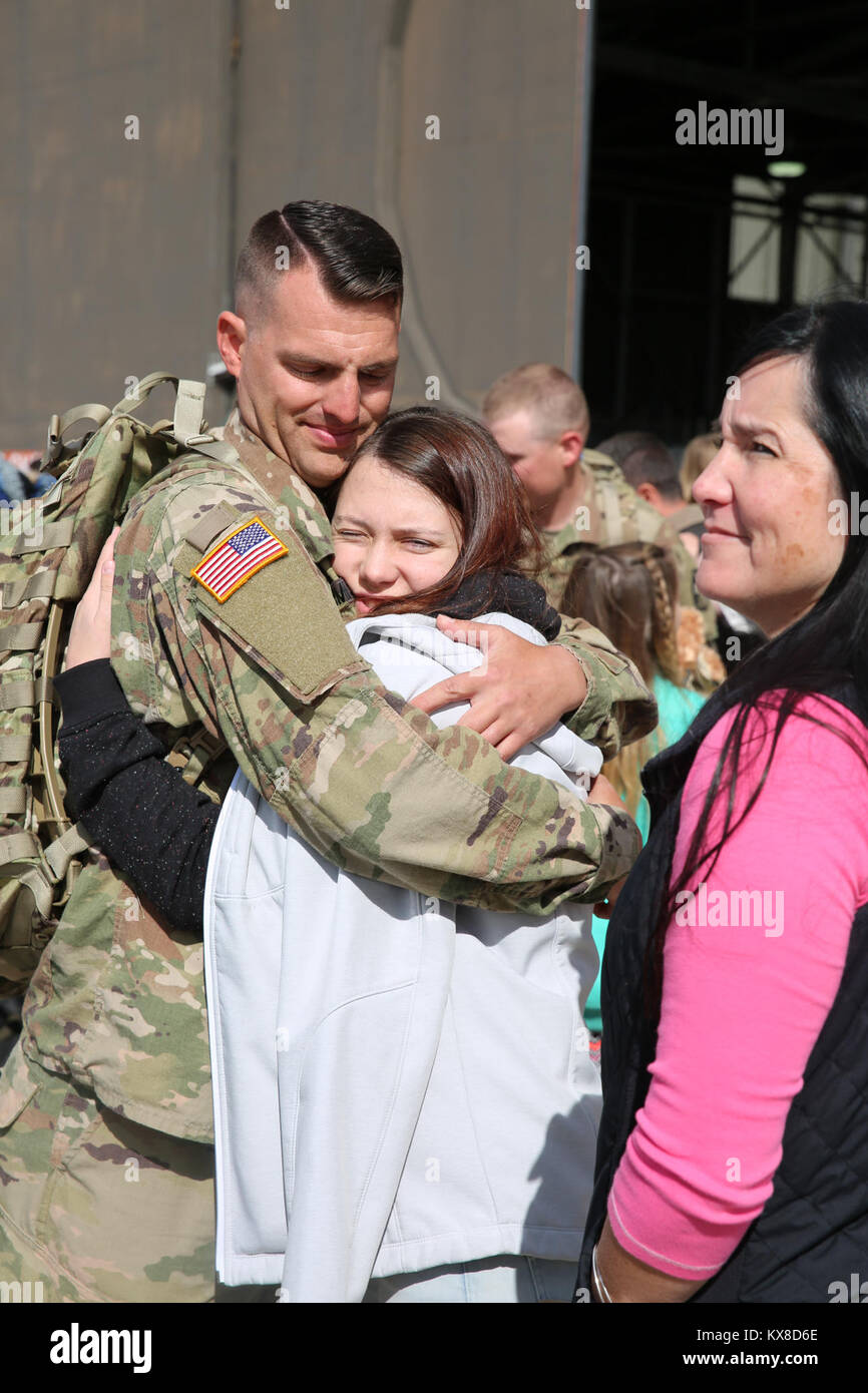 US Army National Guard farewell to family and friends before leaving ...
