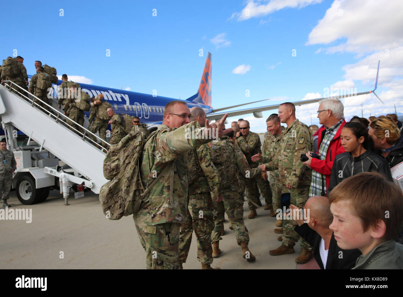 US Army National Guard farewell to family and friends before leaving ...
