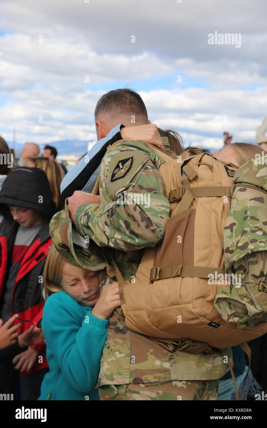 US Army National Guard farewell to family and friends before leaving ...