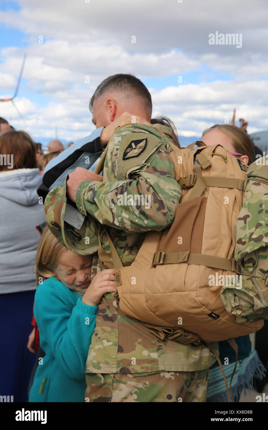 US Army National Guard farewell to family and friends before leaving ...