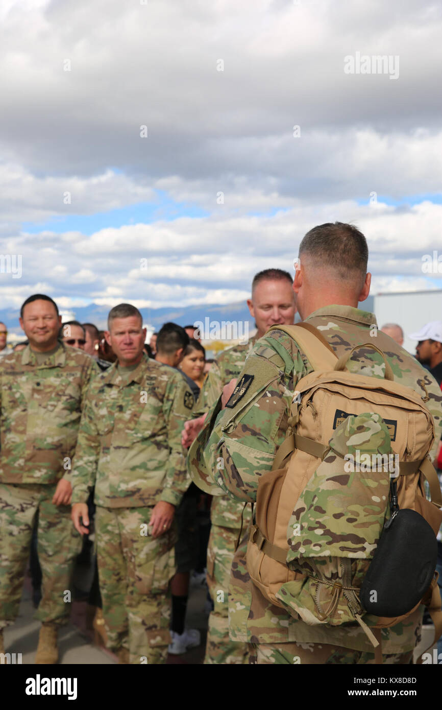 US Army National Guard farewell to family and friends before leaving ...