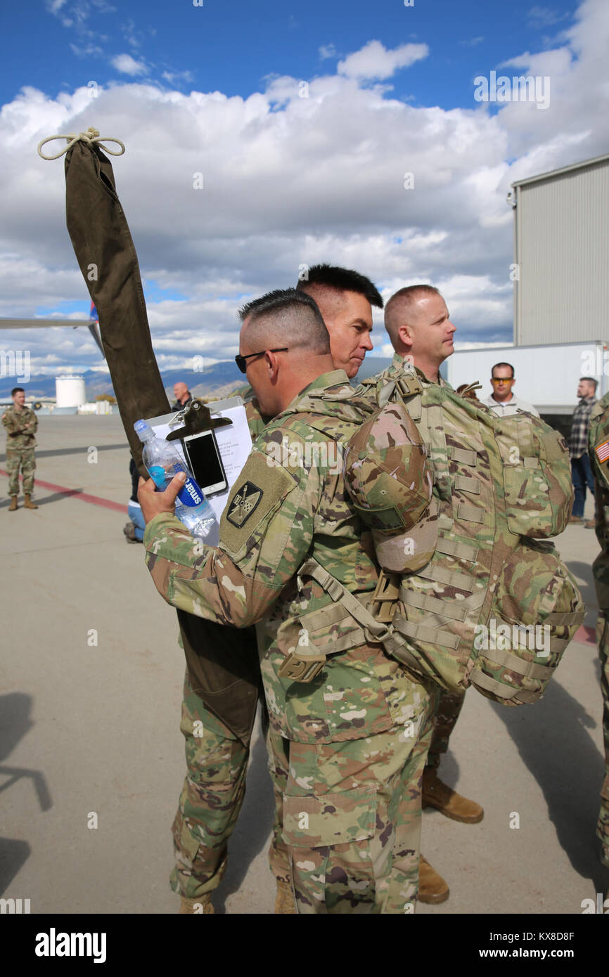 US Army National Guard farewell to family and friends before leaving ...