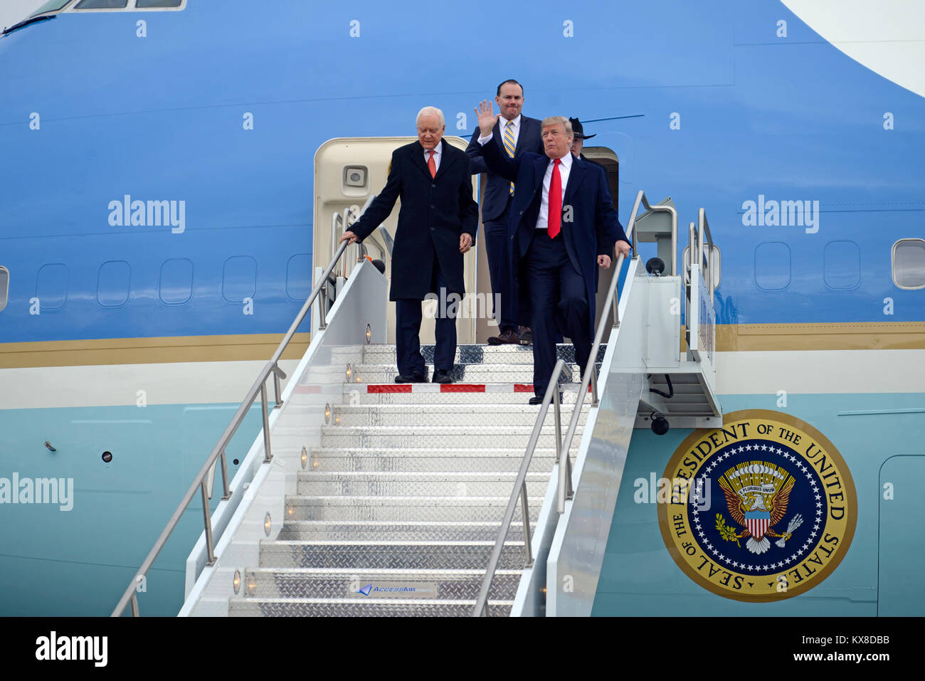 U.S. president Donald J. Trump waves from steps of Air Force One Stock ...