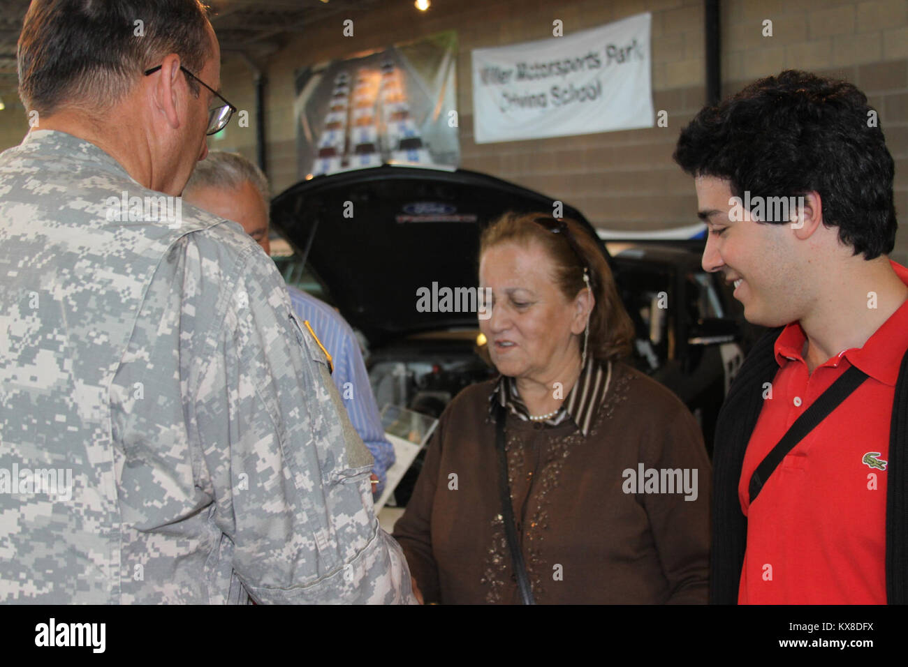 US Army National Guard military training and education. Practicing ...