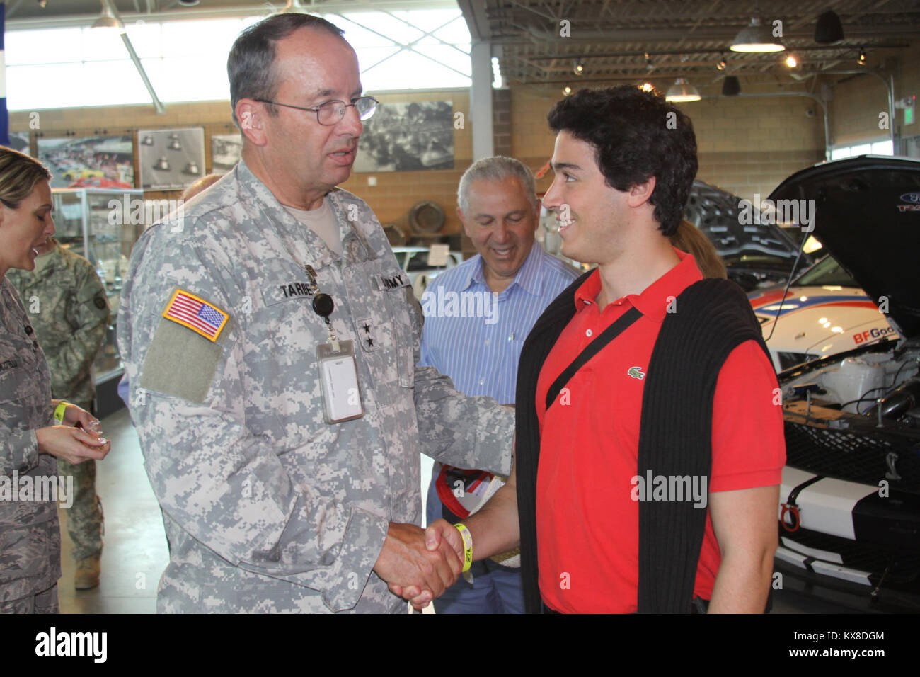 US Army National Guard military training and education. Practicing ...