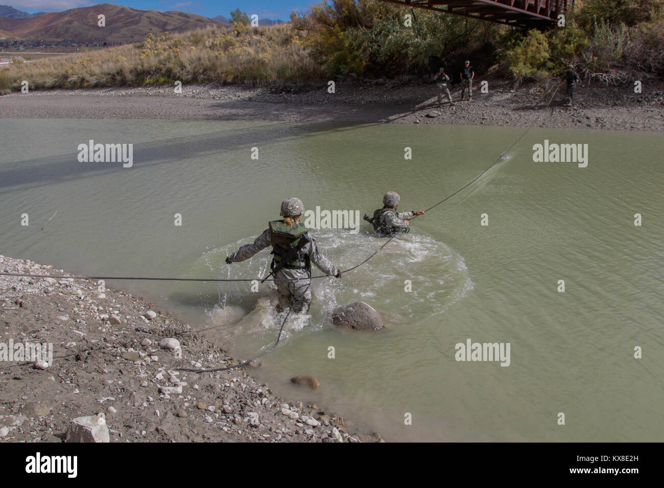 US Army National Guard river crossing teamwork Stock Photo - Alamy