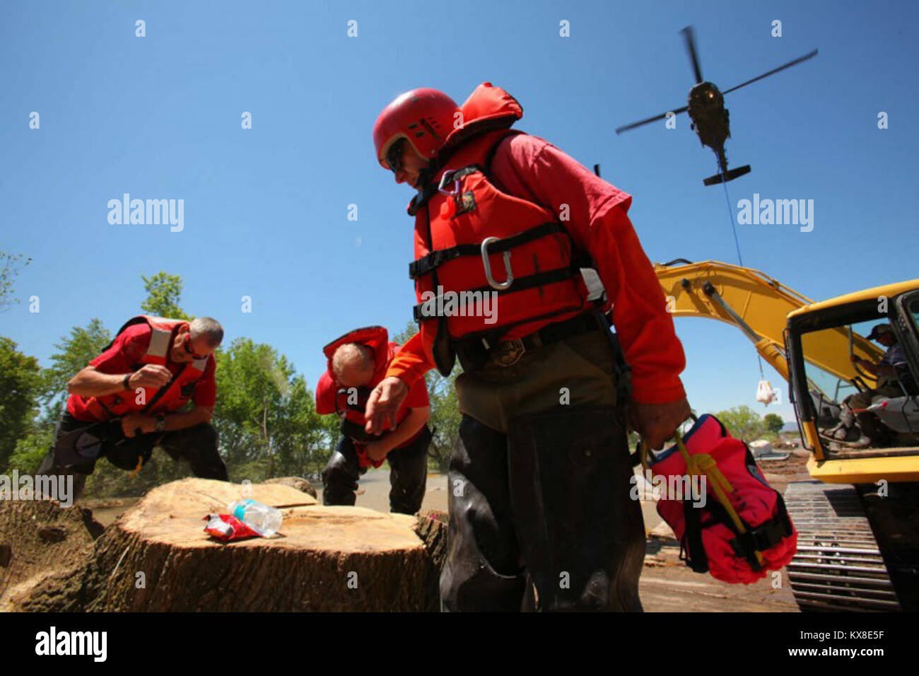 US army assist in disaster relief Stock Photo - Alamy