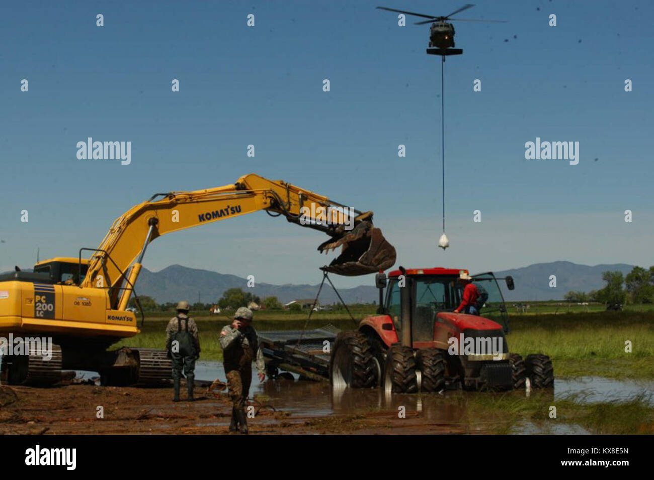 US army assist in disaster relief Stock Photo - Alamy