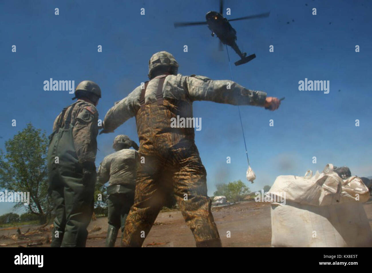 US army assist in disaster relief Stock Photo - Alamy