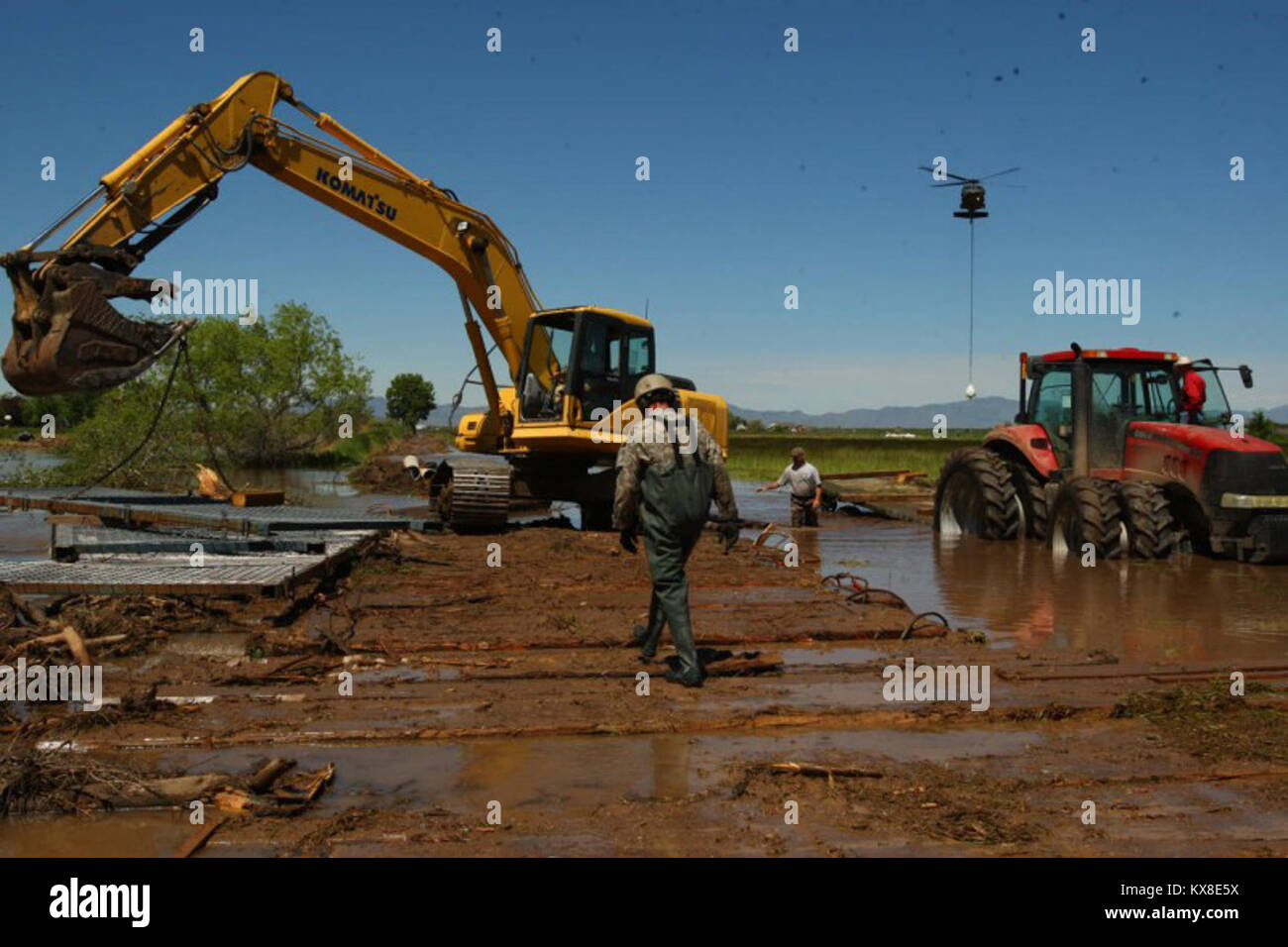 US army assist in disaster relief Stock Photo - Alamy