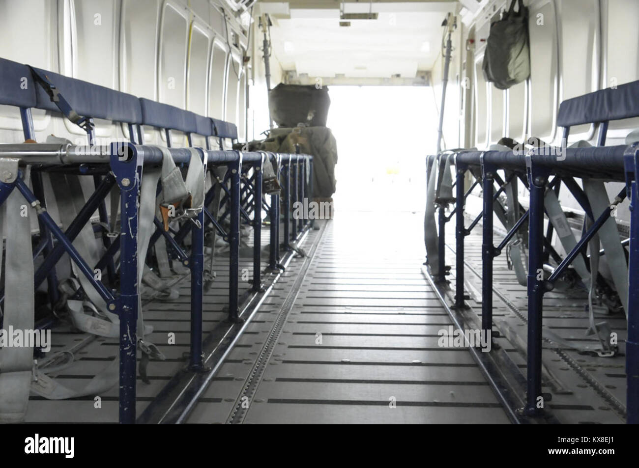 US paratroopers prepare to jump Stock Photo - Alamy