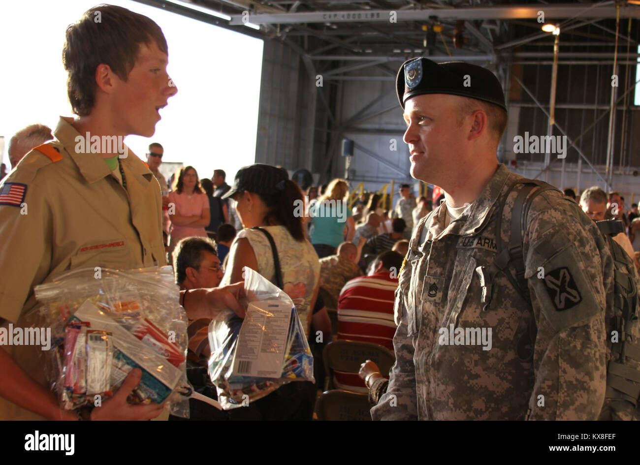 US army soldiers farewell before leaving for deployment Stock Photo - Alamy