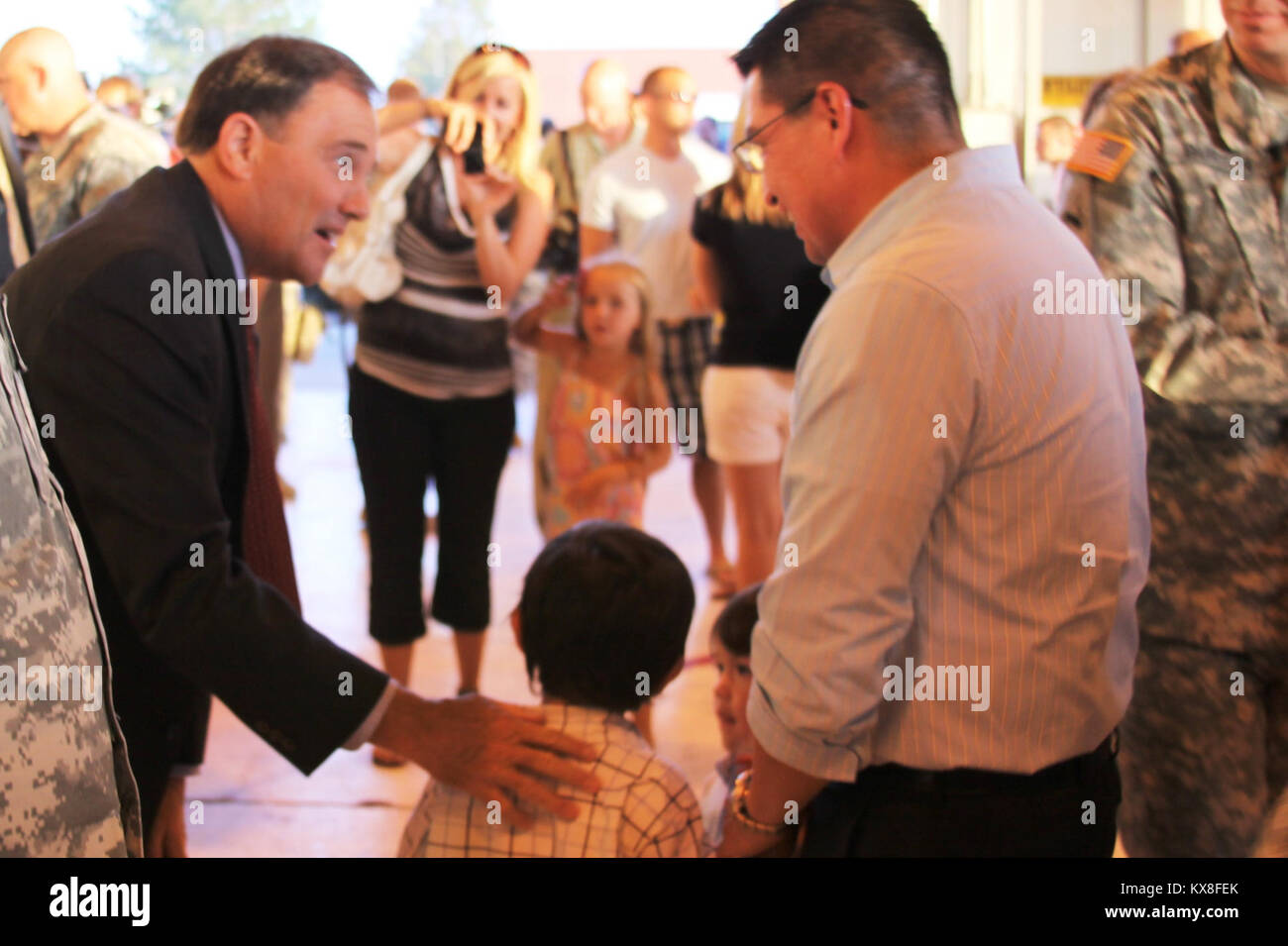 US army soldiers farewell before leaving for deployment Stock Photo - Alamy