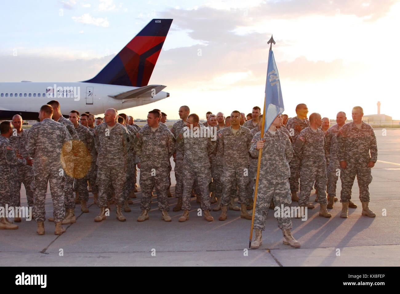 US army soldiers farewell before leaving for deployment Stock Photo - Alamy