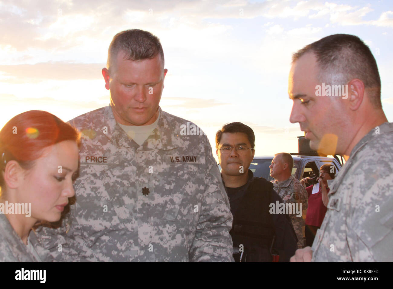 US army soldiers farewell before leaving for deployment Stock Photo - Alamy