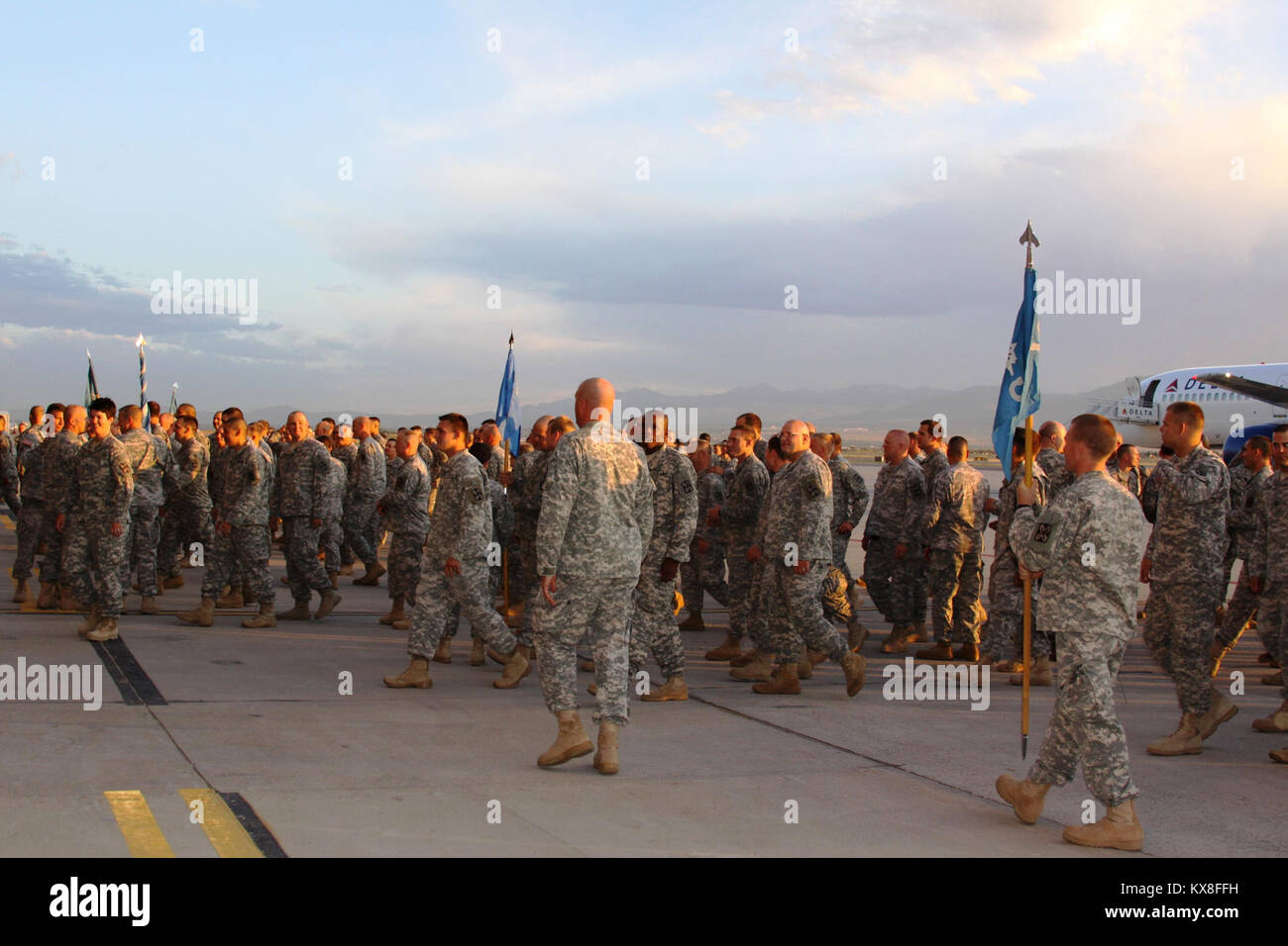 US army soldiers farewell before leaving for deployment Stock Photo - Alamy