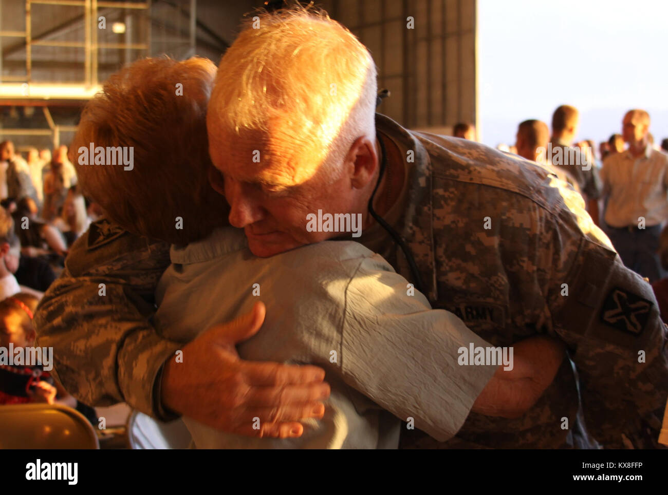 US army soldiers farewell before leaving for deployment Stock Photo - Alamy