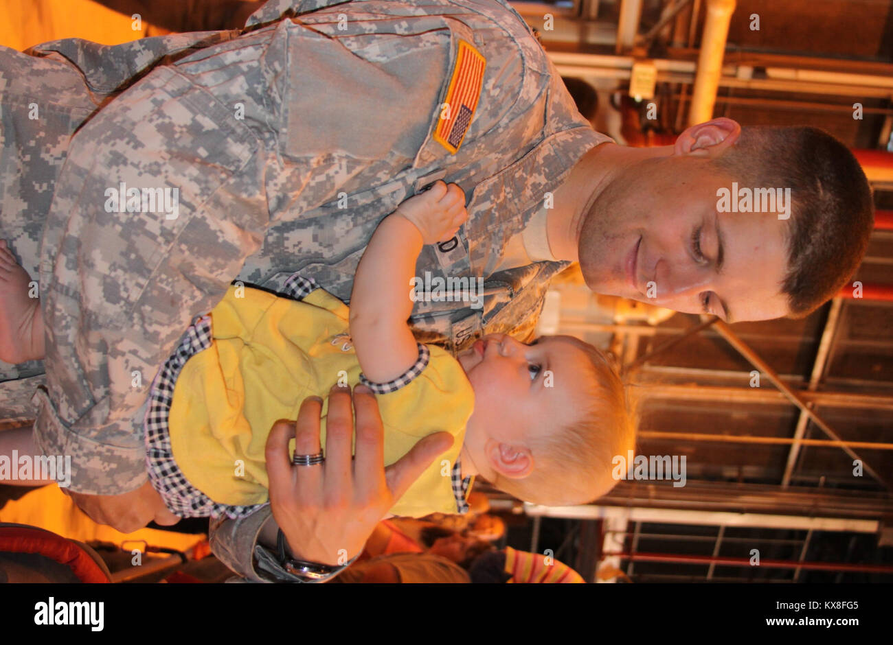 US army soldiers farewell before leaving for deployment Stock Photo - Alamy