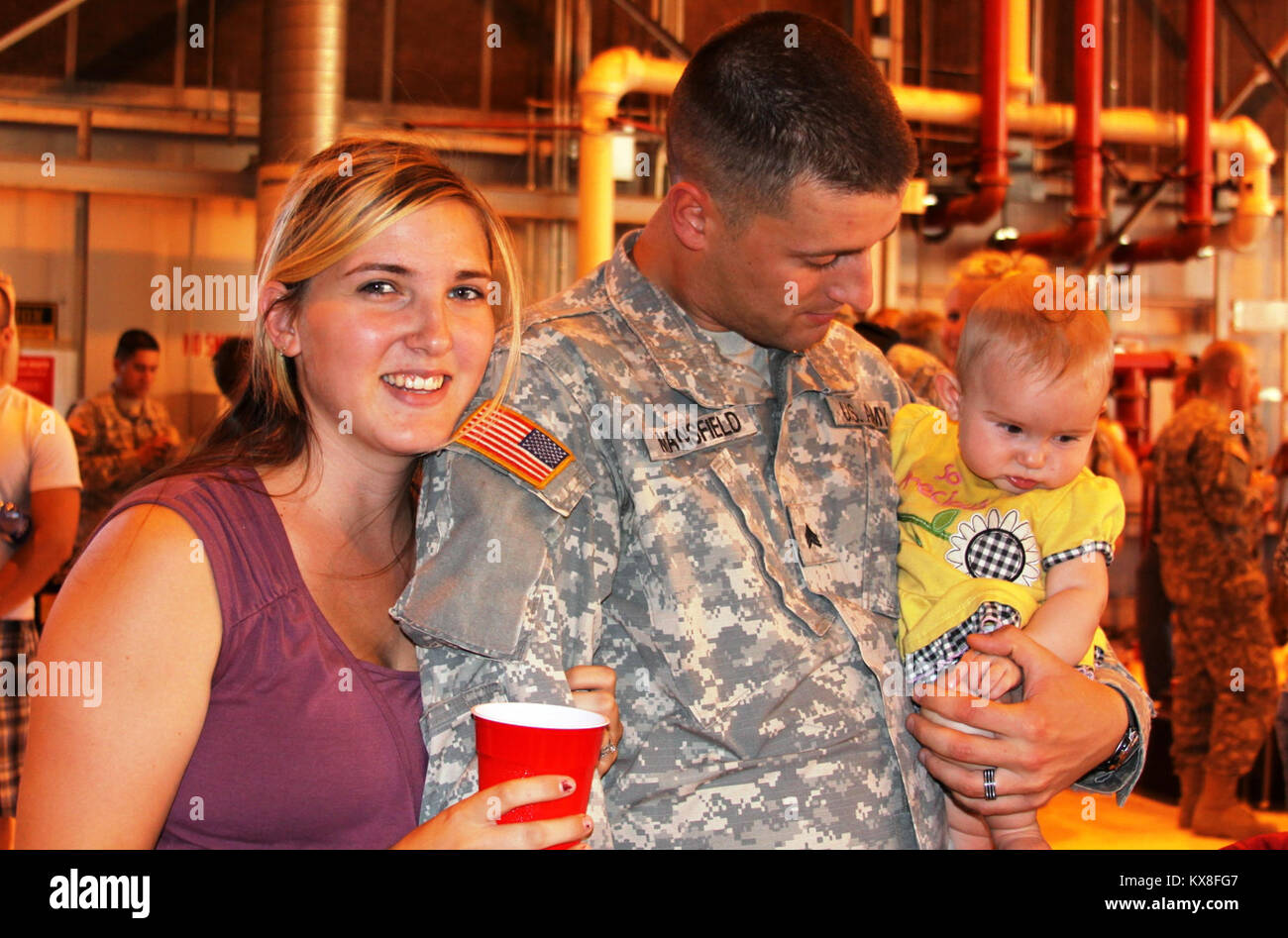US army soldiers farewell before leaving for deployment Stock Photo - Alamy