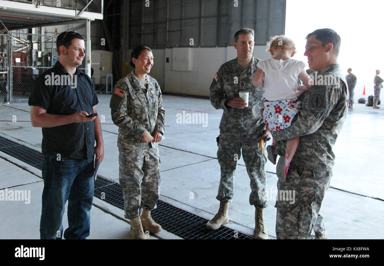US army family fun day Stock Photo - Alamy