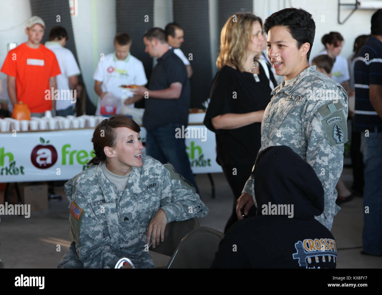 US army family fun day Stock Photo - Alamy