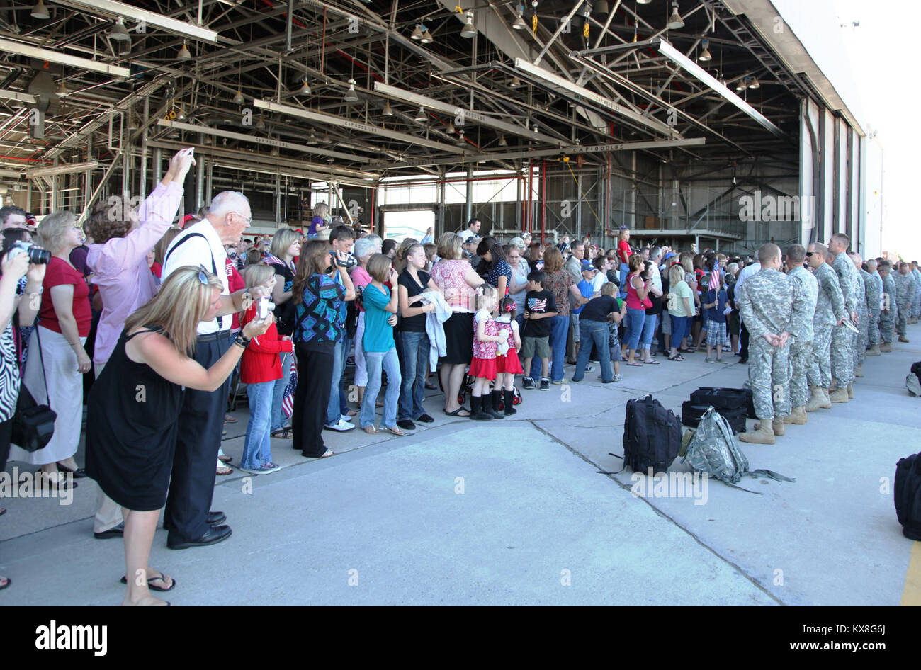 US army soldiers deployment, farewell to families Stock Photo - Alamy