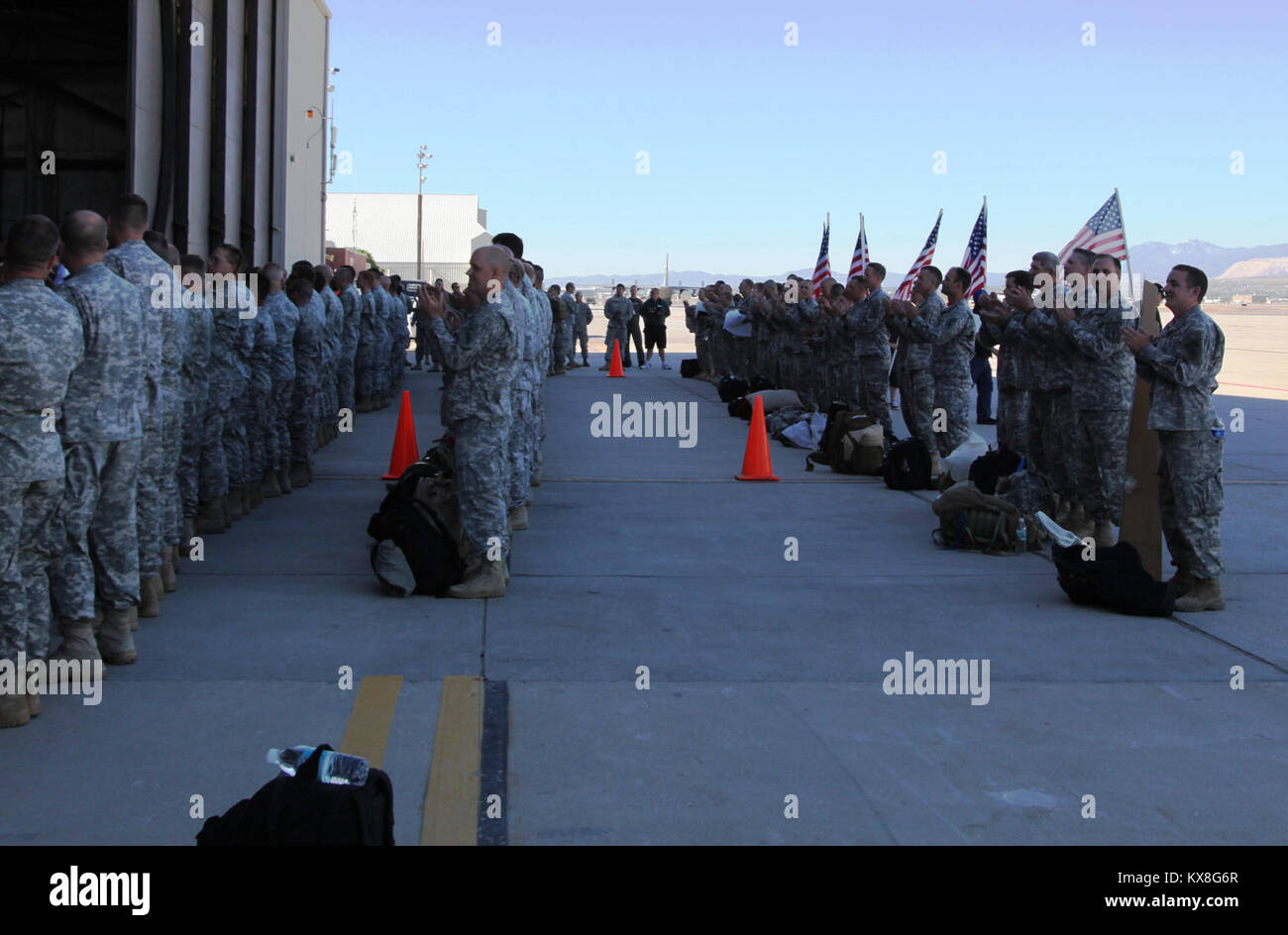 US army soldiers deployment, farewell to families Stock Photo - Alamy