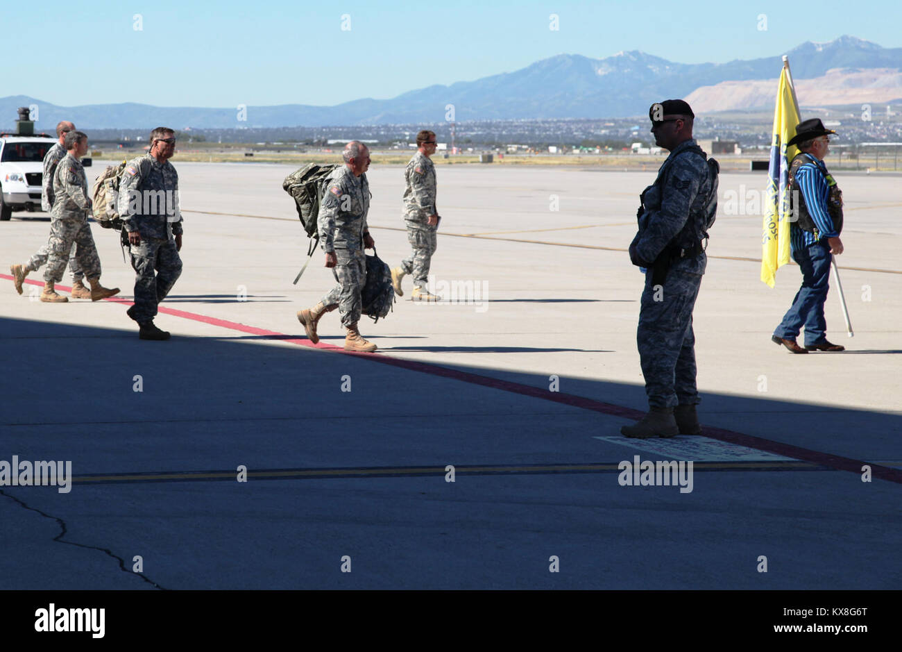 US army soldiers deployment, farewell to families Stock Photo - Alamy