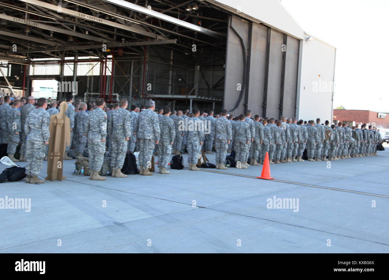 US army soldiers deployment, farewell to families Stock Photo - Alamy